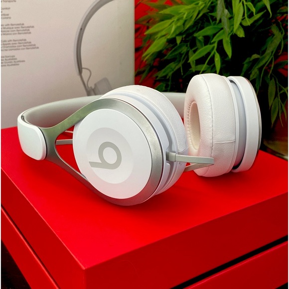 Beats by Dre | Headphones | Beats By Dr Dre Excellent Condition Box ...